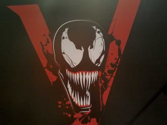 Venom: i nuovi banner rivelano logo e costume di Eddie Brock ...