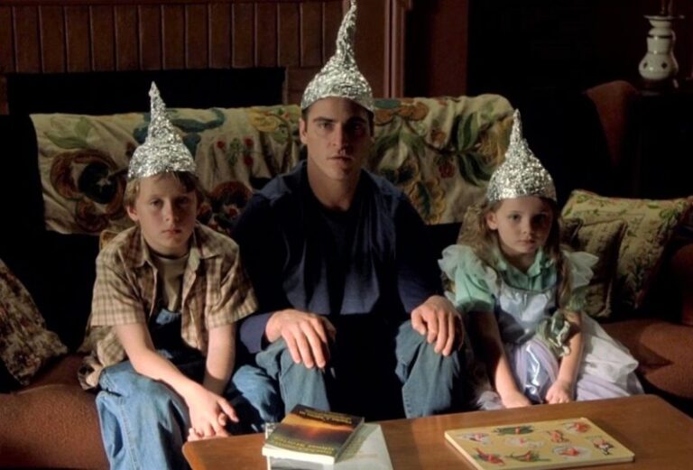 Signs: trama, cast e curiosità sul film con Mel Gibson - Cinefilos.it