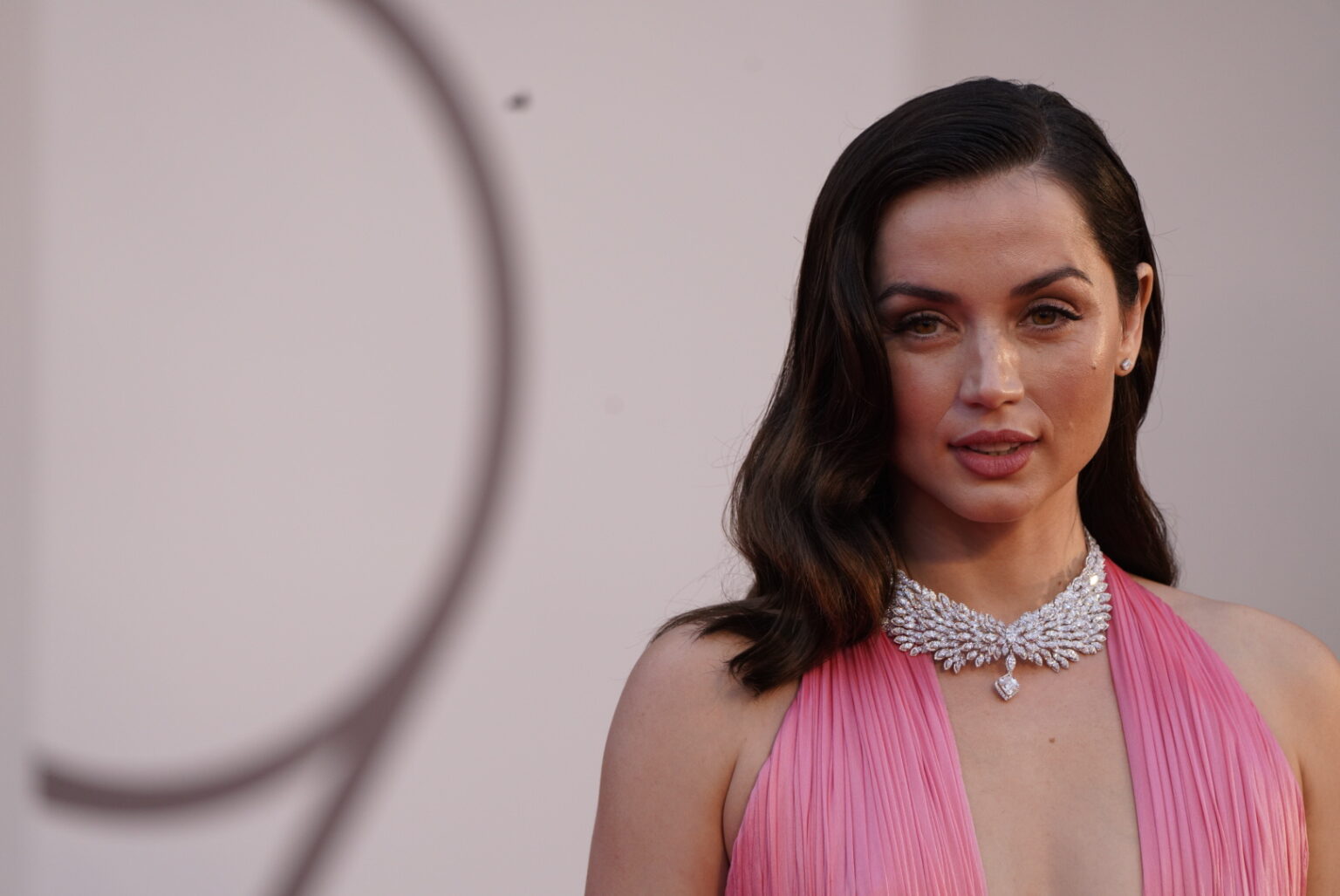 Ana de Armas in trattative per unirsi al film con Cameron Diaz ...