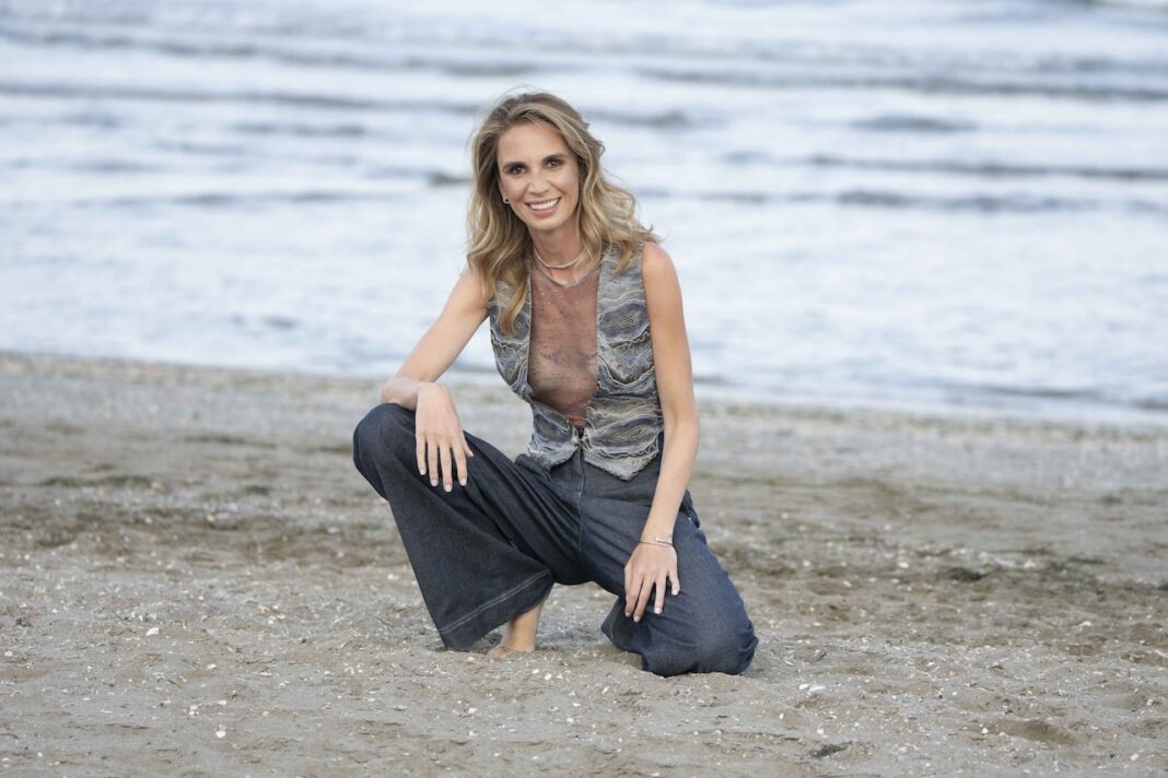 Venezia 82: le foto della madrina Emanuela Fanelli al Lido - Cinefilos.it